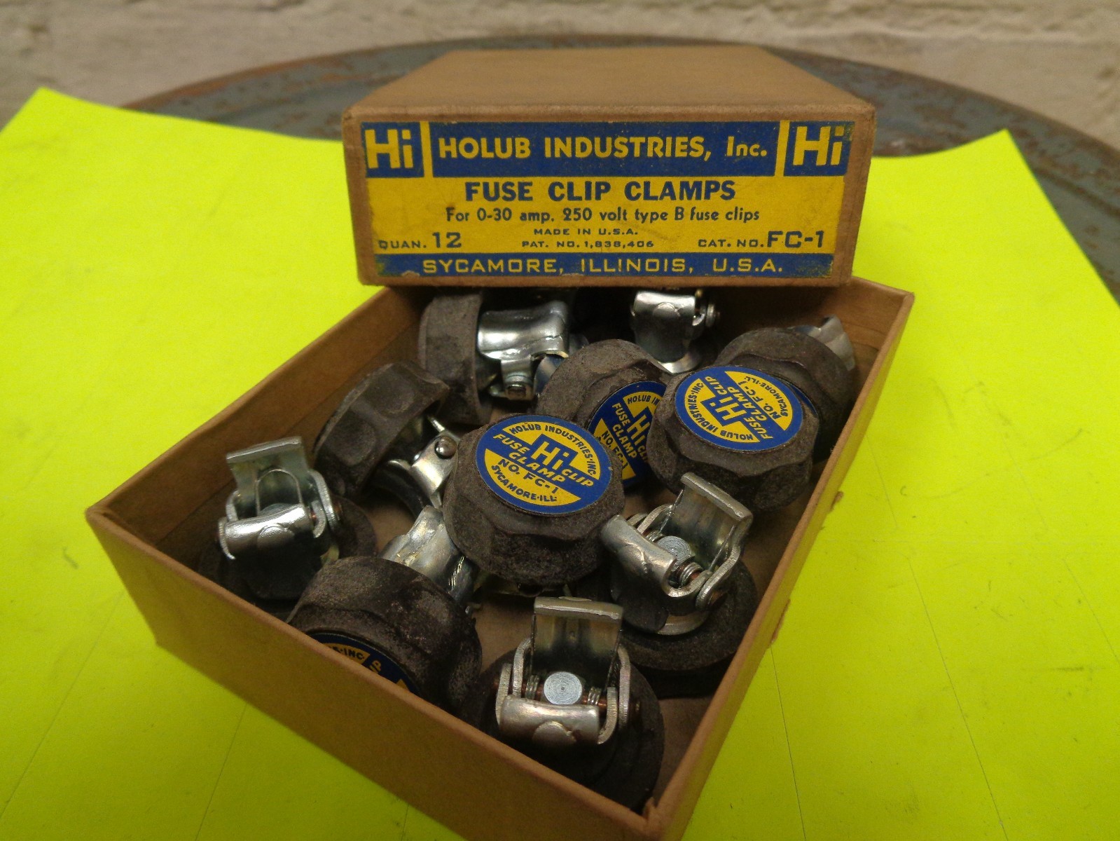 (12) Holub Industries FC-1 FUSE CLIP CLAMPS 0-30 amp 250 volt type b Hi ...