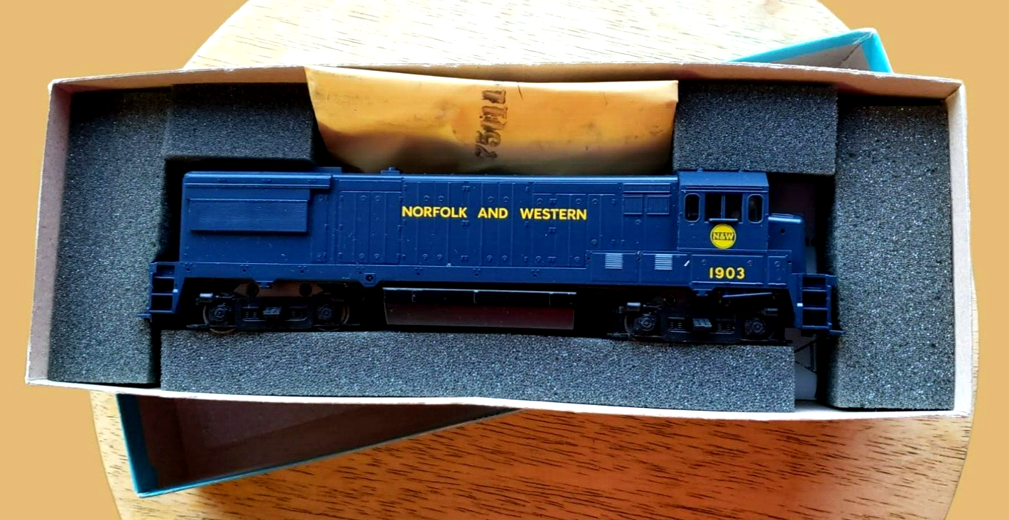 Athearn HO Diesel Locomotive #3402 U28B Power N&W Norfolk & Western ...