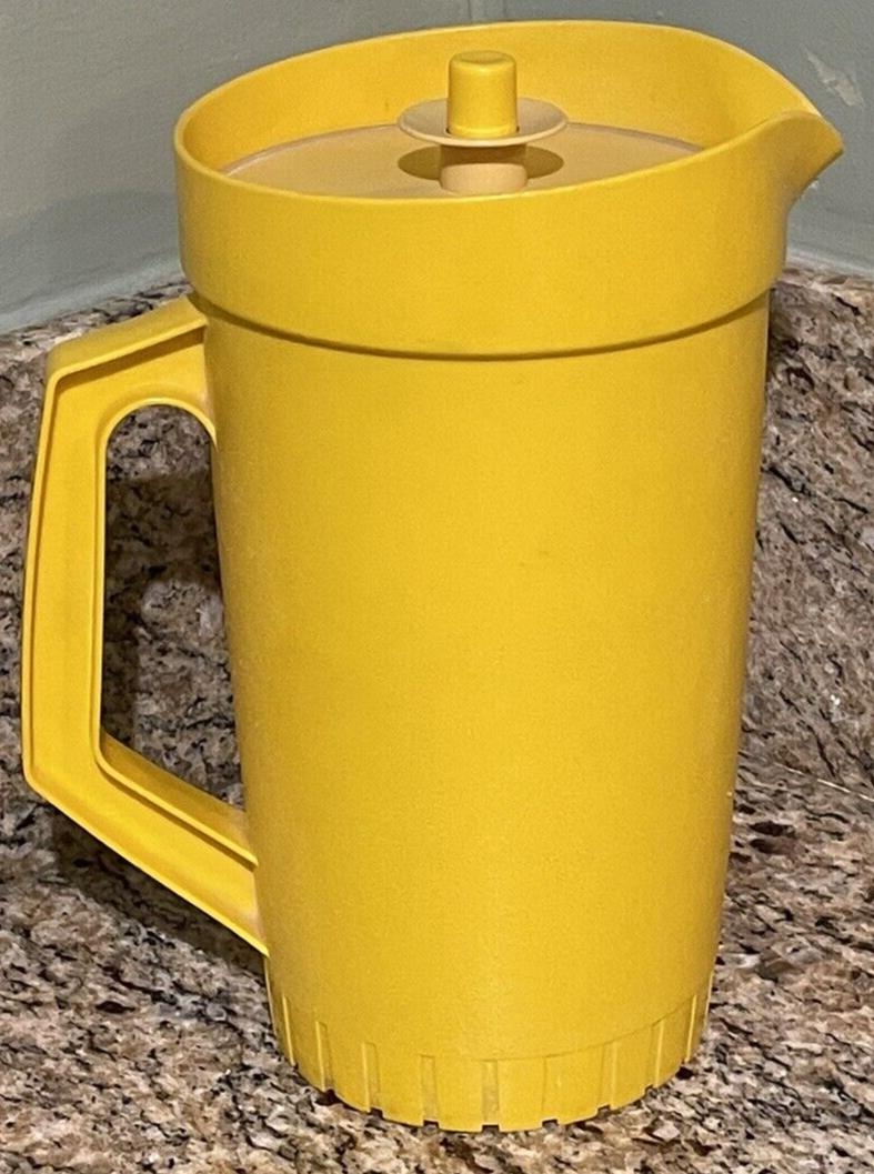 Tupperware 2 Quart Pitcher Yellow With Push Button Lid | eBay
