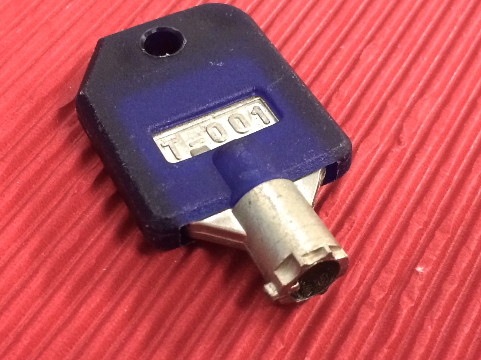 Emperor Deluxe Vending Machine Key #T001-Vending, Coin Operated,Gumball ...