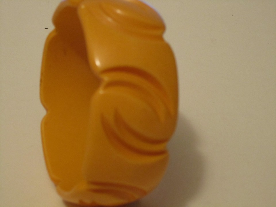 VINTAGE DEEPLY CARVED YELLOW BAKELITE BANGLE BRACELET - TESTED | eBay