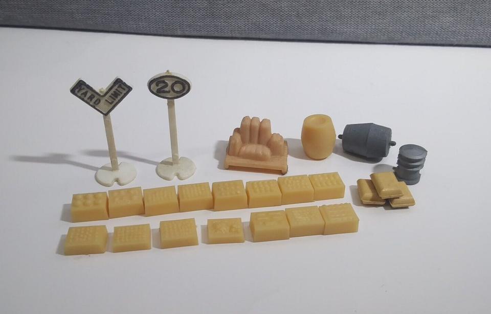 N scale Construction Vehicles Trucks RR Signs Produce Barrels - Lot of ...