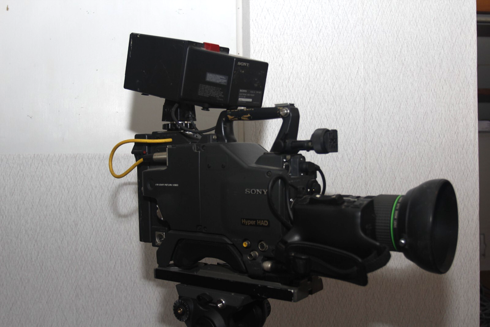 Sony DXC-637 Broadcast Camera, DXF-40B Monitor and Canon YJ17x9.5B4 ...