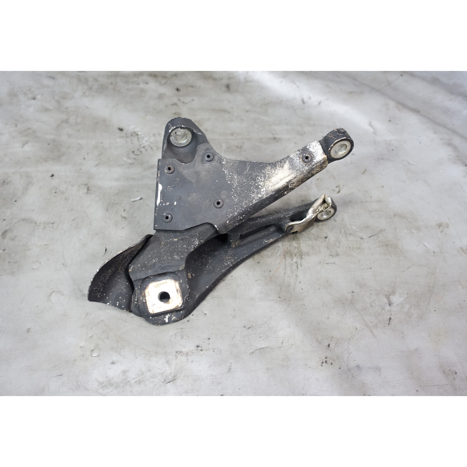 Damaged 2015-2017 BMW F80 M3 F82 M4 Right Passenger Engine Support Arm ...