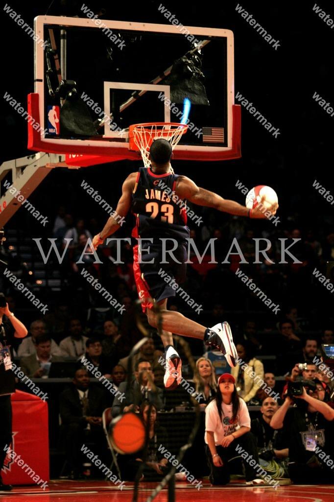Lebron James Hitte Dunk