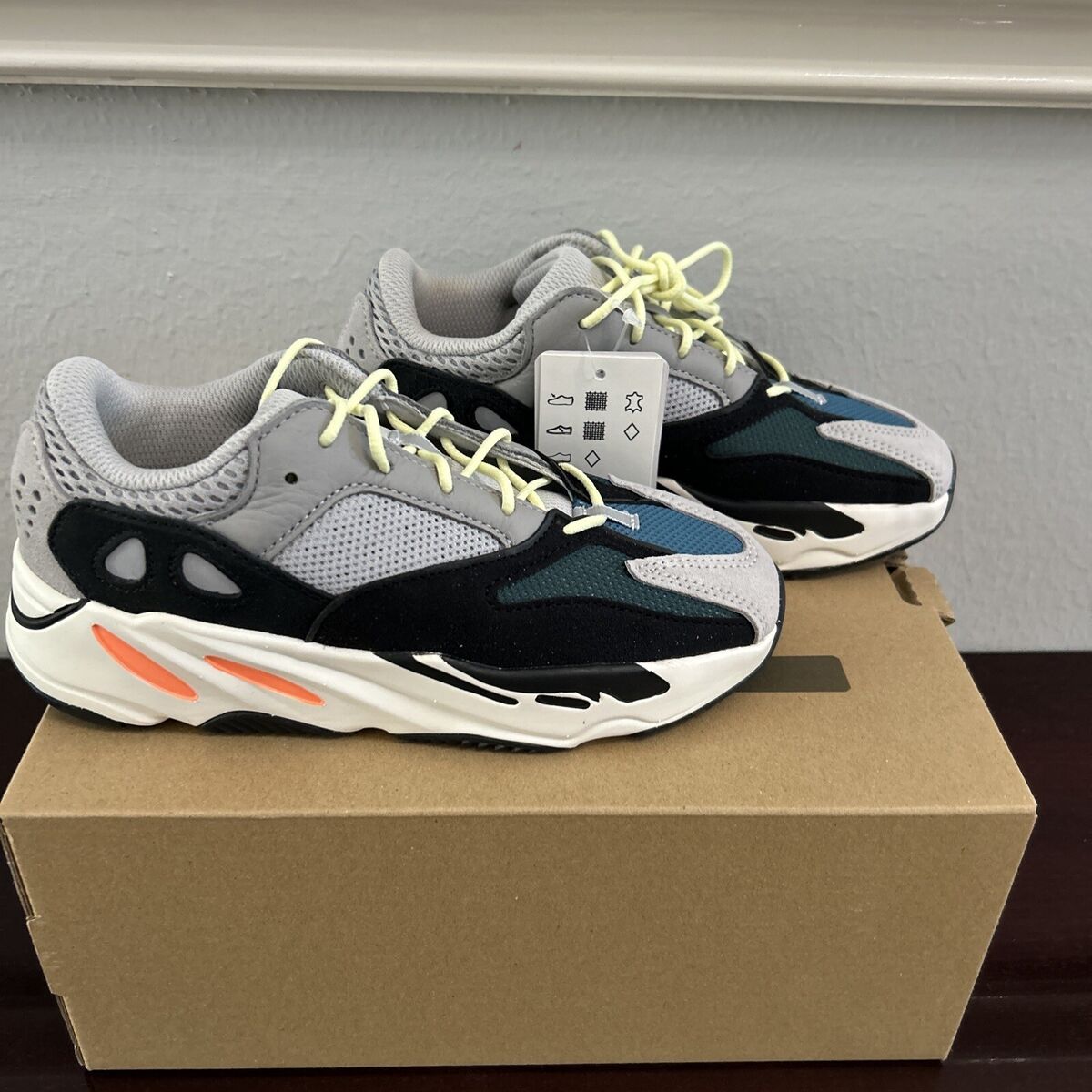Size 1.5 - Adidas Yeezy Boost 700 V1 Kids Size 1.5 - Adidas Yeezy Boost 700 V1 Kids