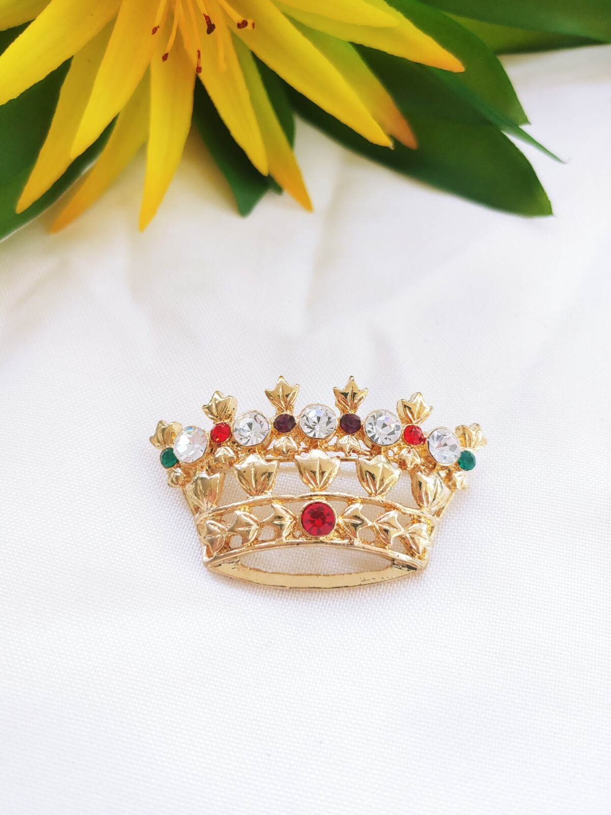 Vintage Brooch pin crown queen king red purple clear Green clear ...
