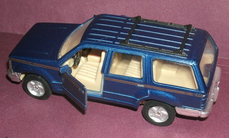 1/42 Scale 1992 Ford Explorer Diecast Model SUV Vehicle (4.25") Maisto ...