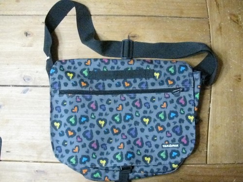YAK PAK MESSENGER BOOK BAG TRAVEL SHOULDER STRAP LEOPARD / HEARTS MULTI ...