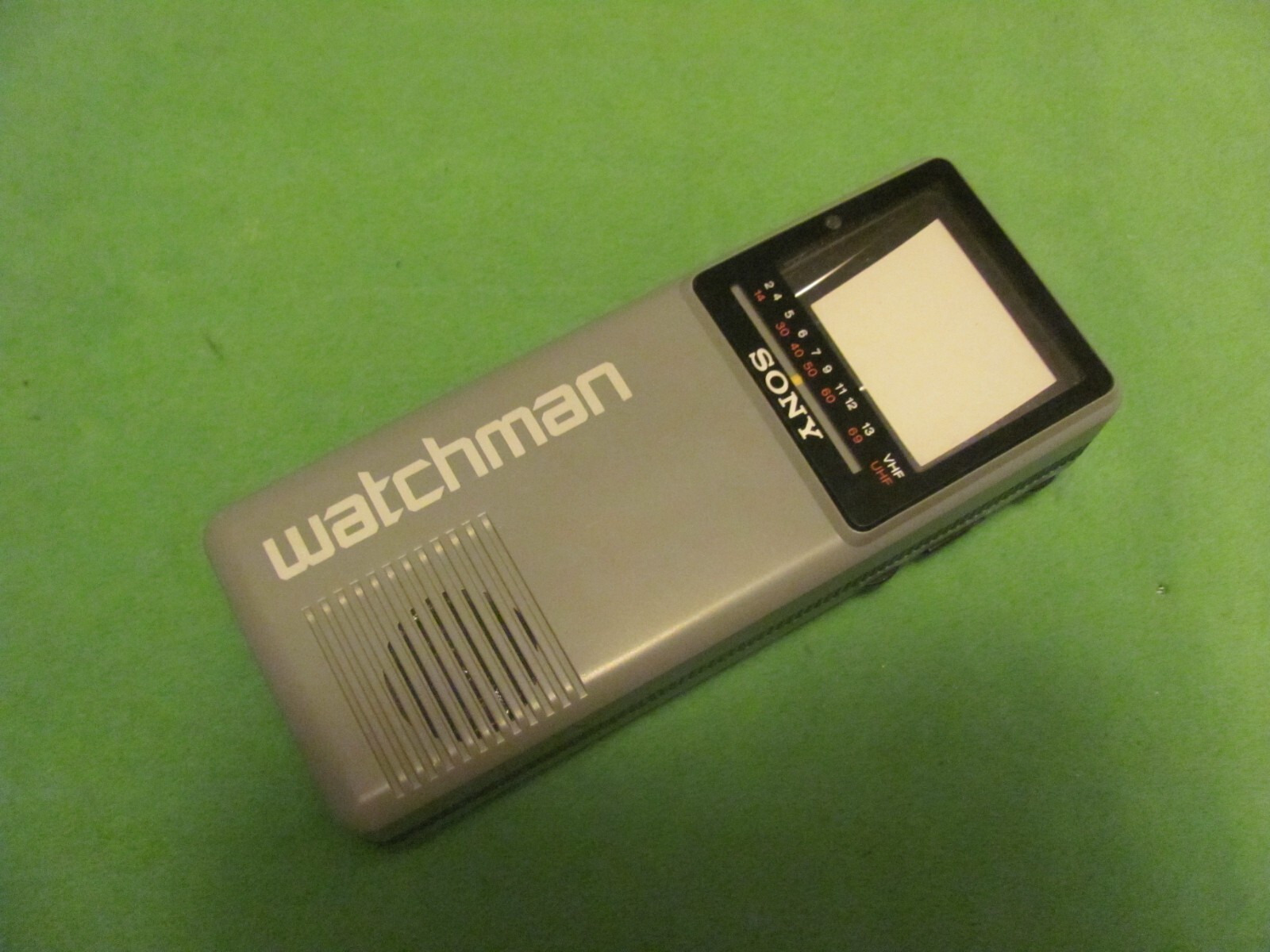 Vintage SONY FD-10A Watchman Mini TV Portable Television VHF/UHF 1986 ...