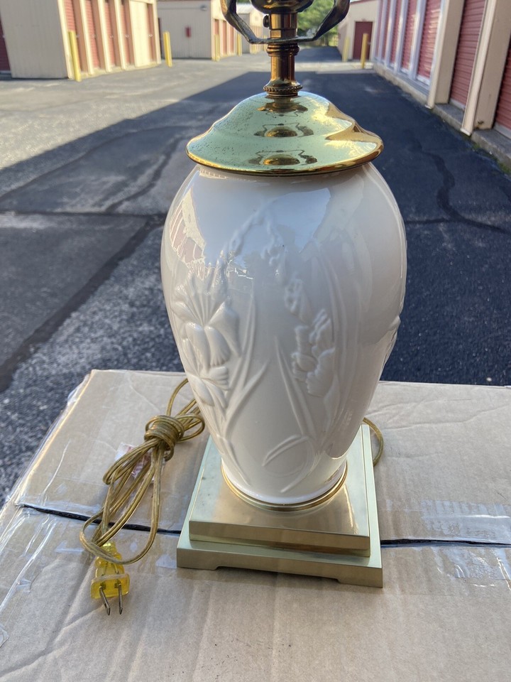 Lenox Vintage Masterpiece Collection Iris Ivory Porcelain Table Lamp | eBay