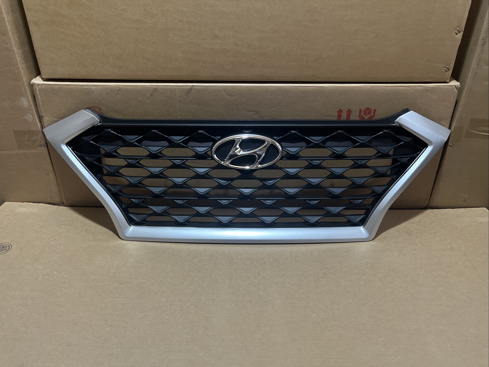 NEW 2019-2021 HYUNDAI TUCSON Front Bumper Upper Grille Black & Silver w ...