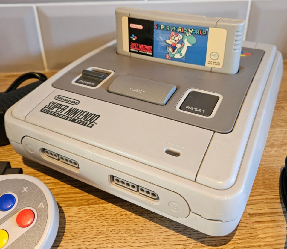 Super Nintendo SNES Console Bundle Super Mario World Console/Game/Pad ...