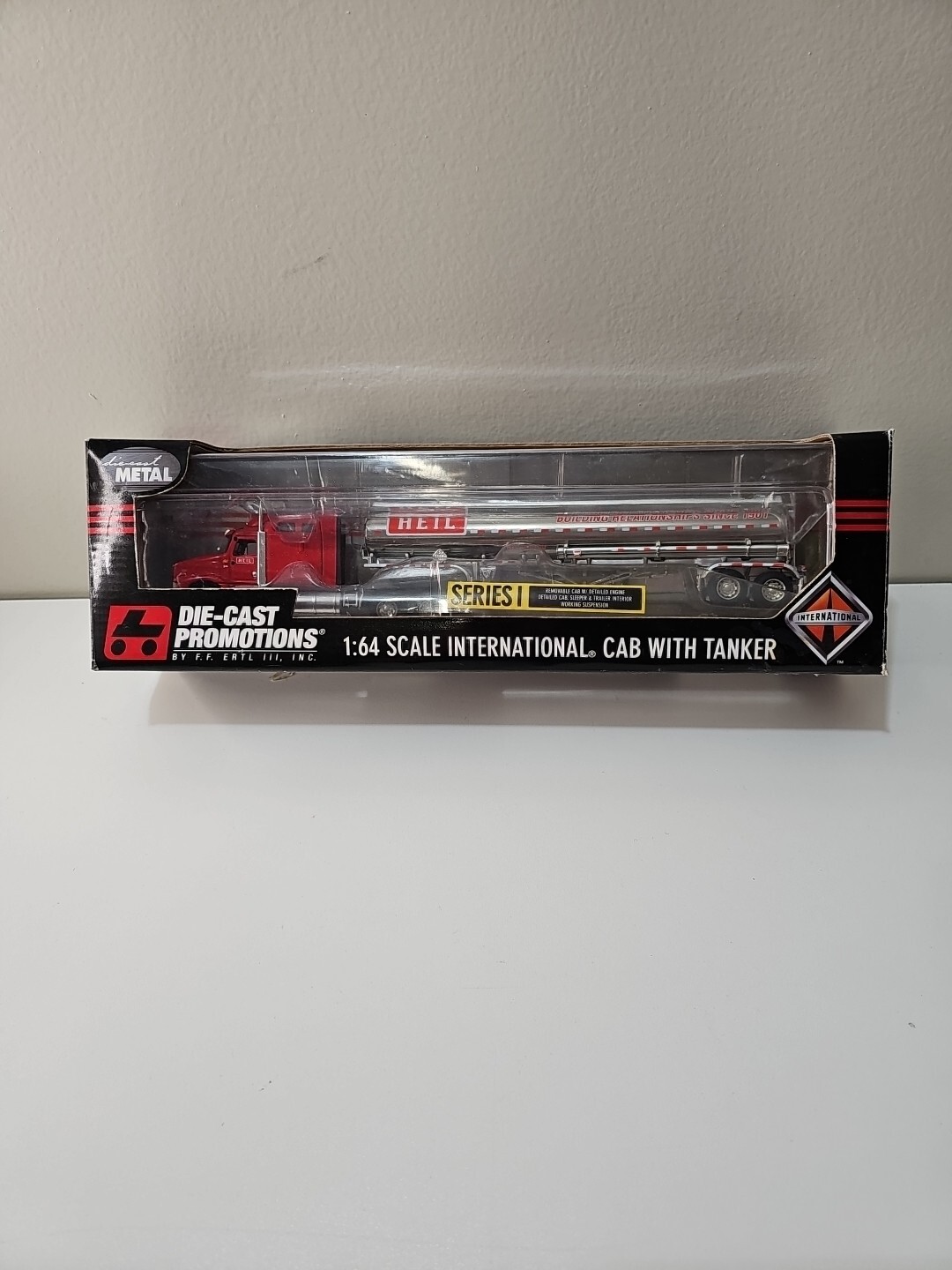 1/64 DCP International Cab w/ Tanker Heil Trucking Series 1 Ertl ...