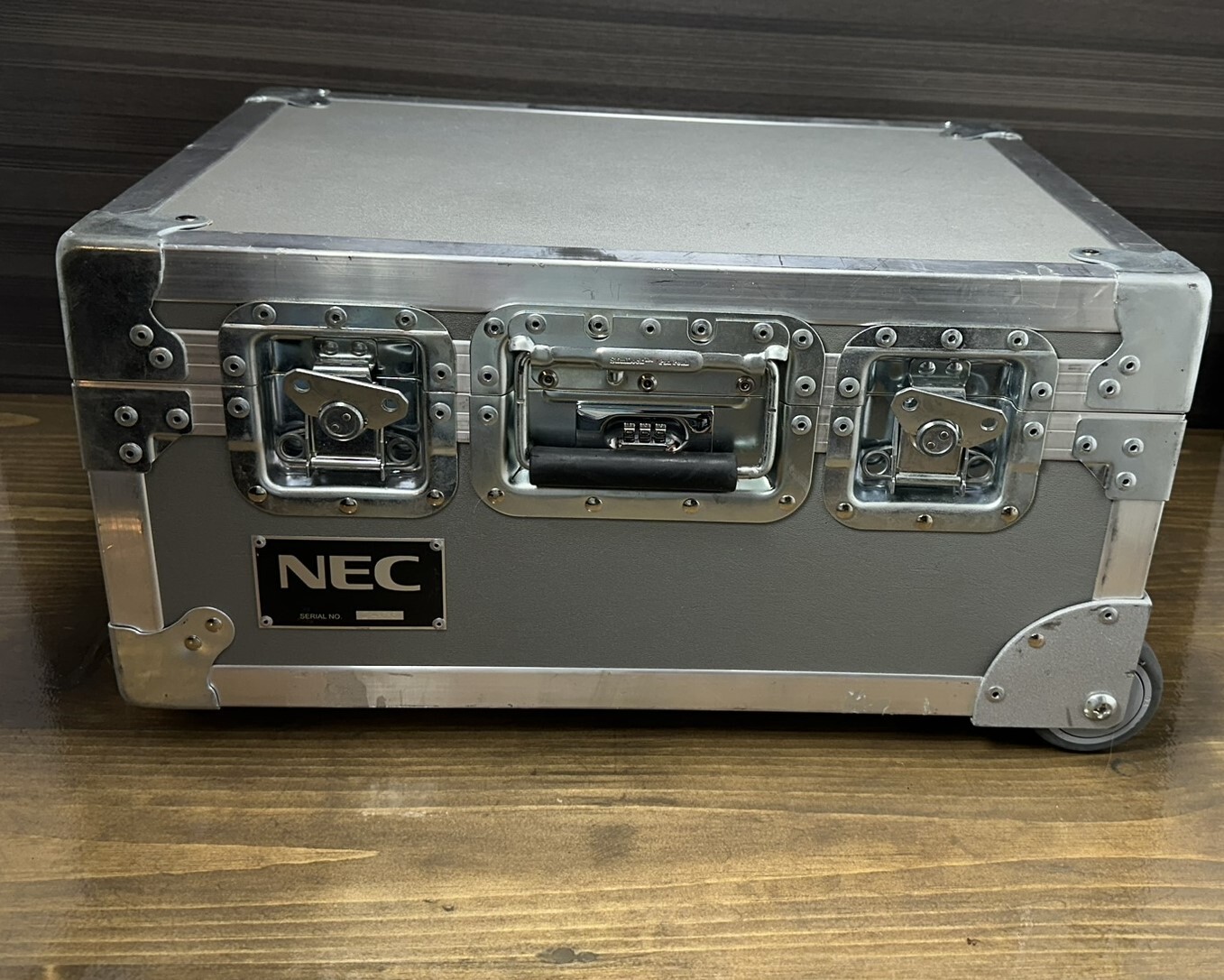 NEC Road Case For Projector - RARE (20"x15"10") | eBay