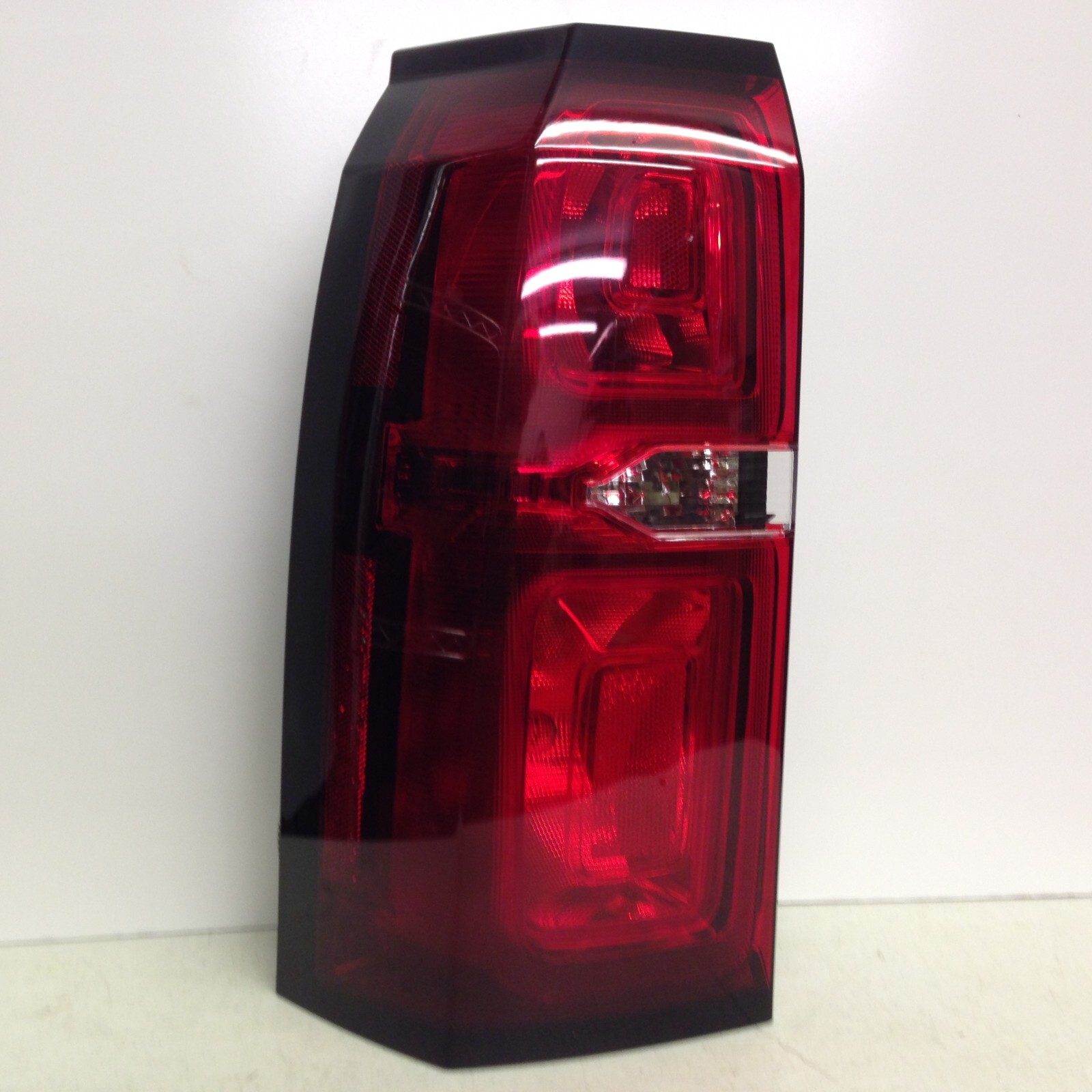 2015-2020 Chevy Tahoe Suburban Left DRIVER Side Tail Light 84467058 OEM ...