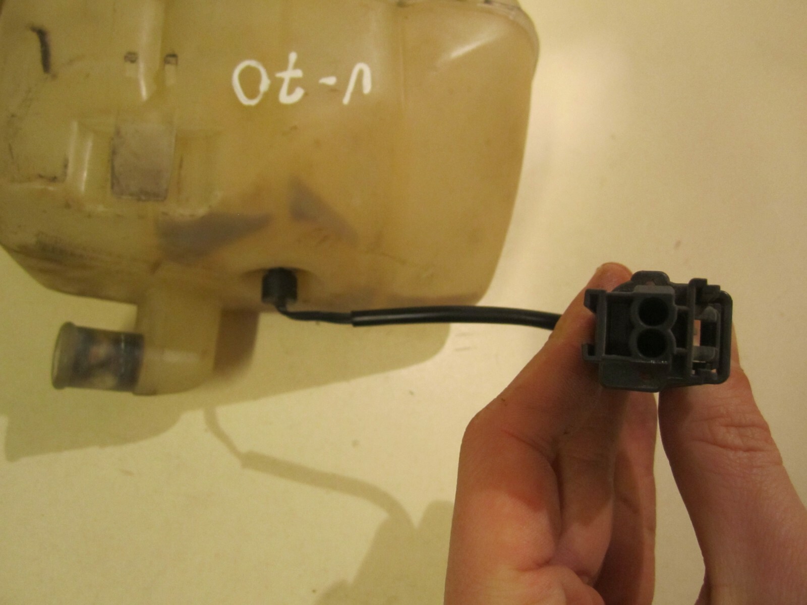 30723929 Volvo v70 2.4D 2006.y Coolant Expansion Tank | eBay