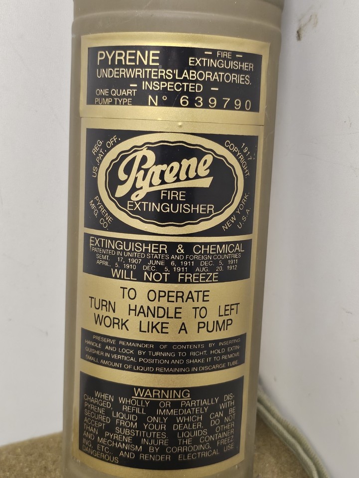 Extincteur Pyrene Jeep DODGE GMC US WW2 old brass fire extinguisher ...