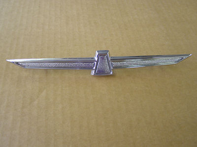 NOS OEM 1983 Ford Thunderbird T-Bird Grille Ornament Emblem | eBay