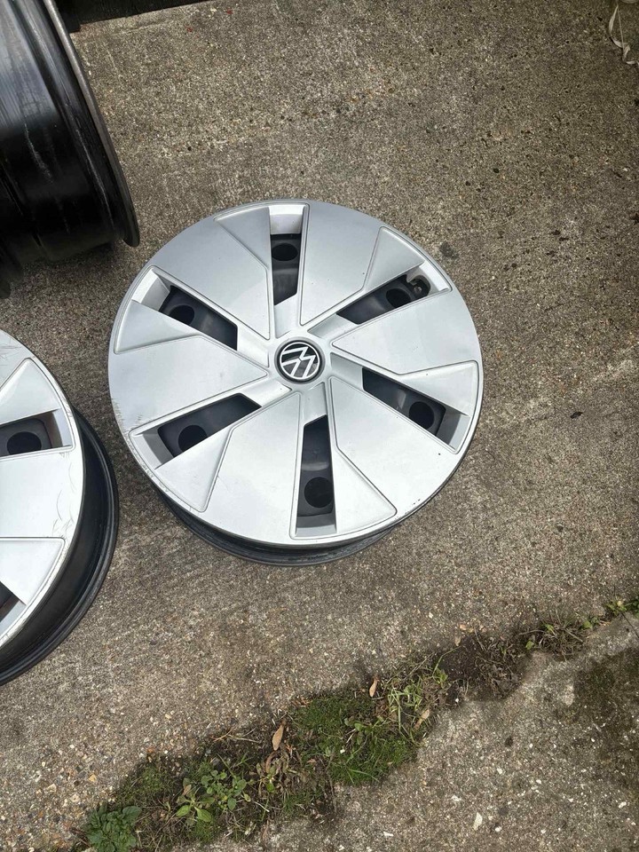 4 x VW id3 2021 steel wheels + Rims 215/55R/18 + tire bolts and ...