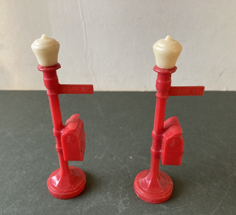 VINTAGE PAIR COMMONWEALTH PLASTICS MAIN STREET LIGHT POST AND MAILBOX ...