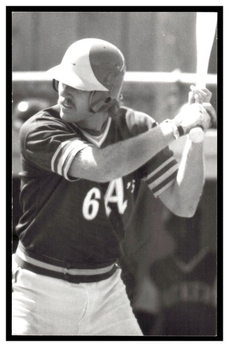 Bill Hobbs (1975) Oakland Athletics Vintage Baseball Postcard Rd1 | eBay