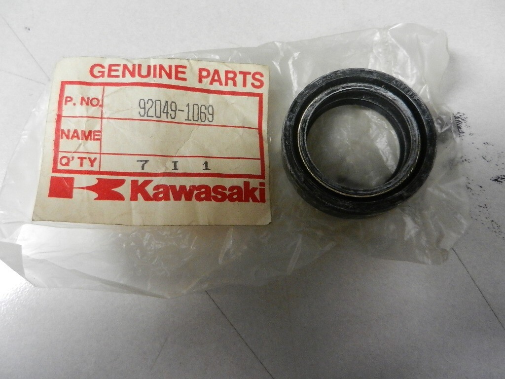 NOS Kawasaki Oil Seal 83-88 & 90-00 KX60 1980 & 82-88 KDX80 92049-1069 ...