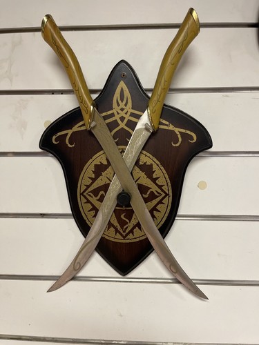LORD OF THE RINGS - LEGOLAS GREENLEAF'S ELVEN DUAL SWORDS (w FREE wall ...