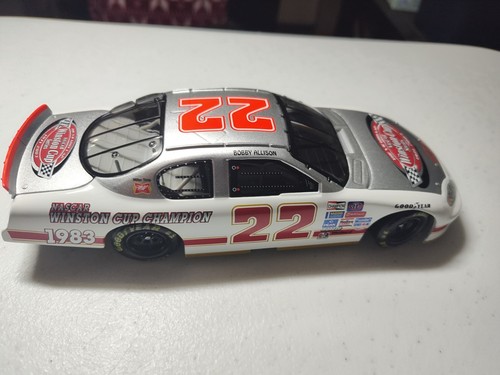 BOBBY ALLISON #22 The Victory Lap / 1983 WINSTON CUP CHAMPION 1/24 ...