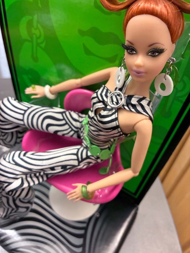 Barbie Collector Gold Label 2009 Pop Life Pivotal Mod Doll Redhead no ...