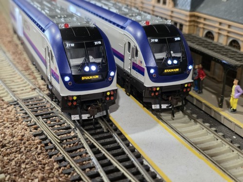 HO Scale ***ACE*** Bombardier 7 Lighted Passenger Cars With Dual ...