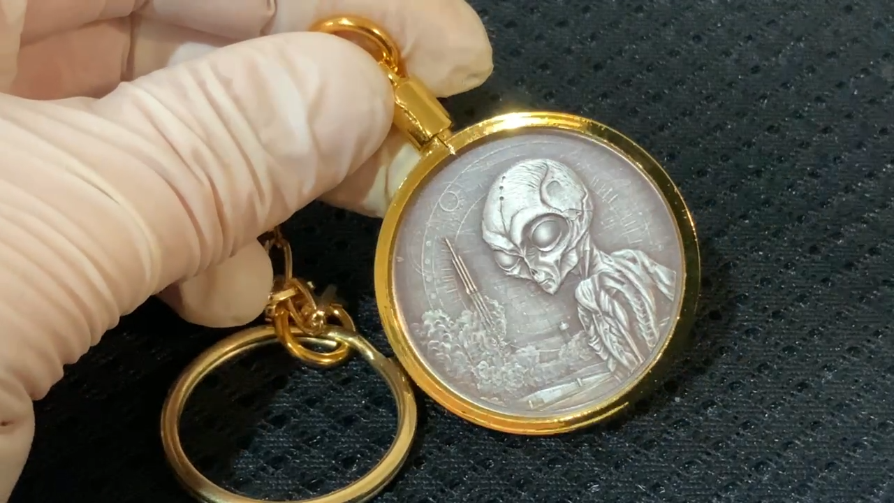 HUMAN ORIGIN SERIES: ALIEN #1 (GOLD BEZEL) KEYCHAIN | eBay