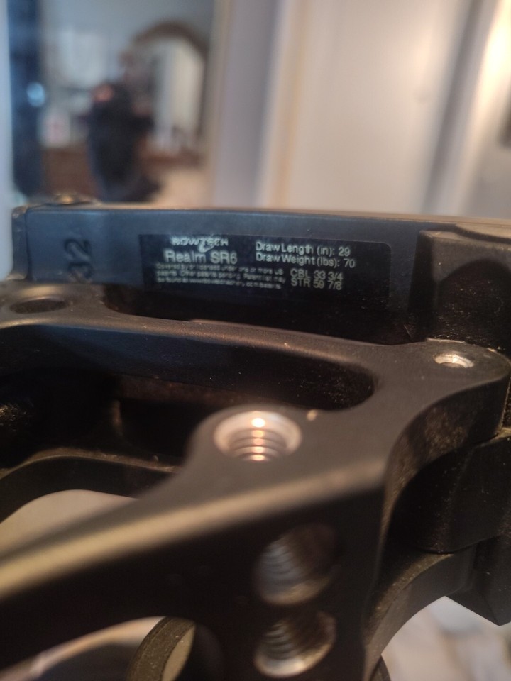 BOWTECH RH SR6 70# DRAW WEIGHT 29 IN DRAW BLACK FULLY LOADED UP TO 352 ...