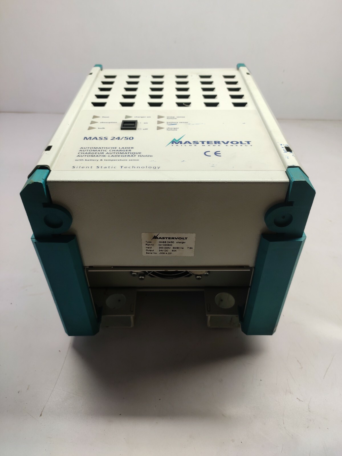 REDARC BCDC CORE 40A DC BATTERY CHARGER BCDCN1240 with Wiring Kit