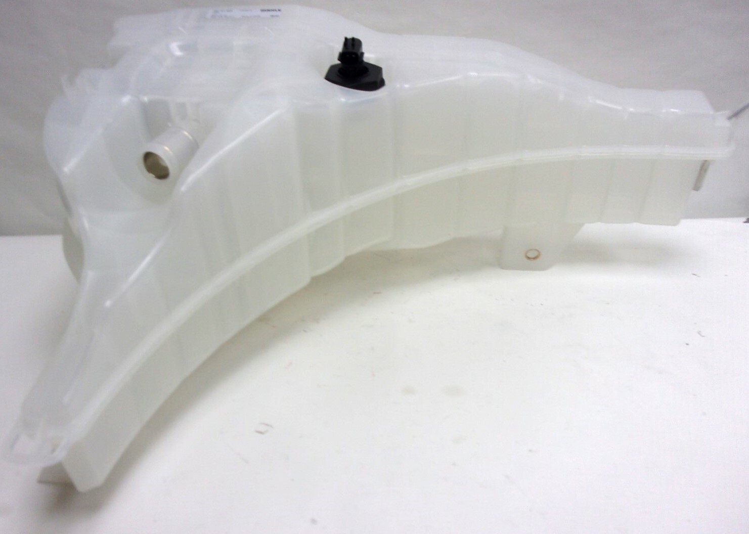UPTS22069 INTERNATIONAL COOLANT SURGE TANK FOR FREIGHTLINER CASCADIA ...
