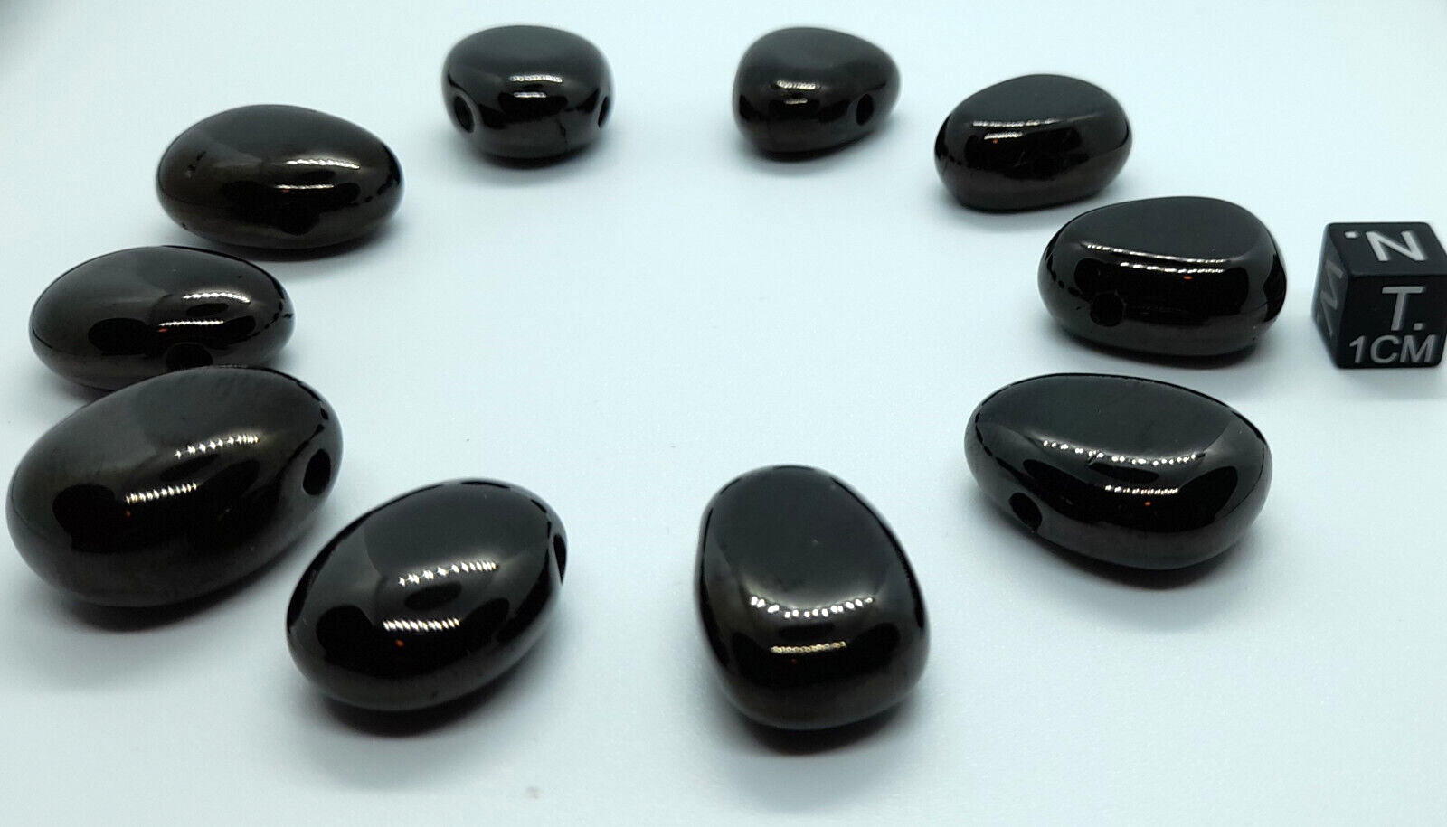 Lochstein Gagat (Jet) + 1 meter Ziegenlederschnur | eBay.de