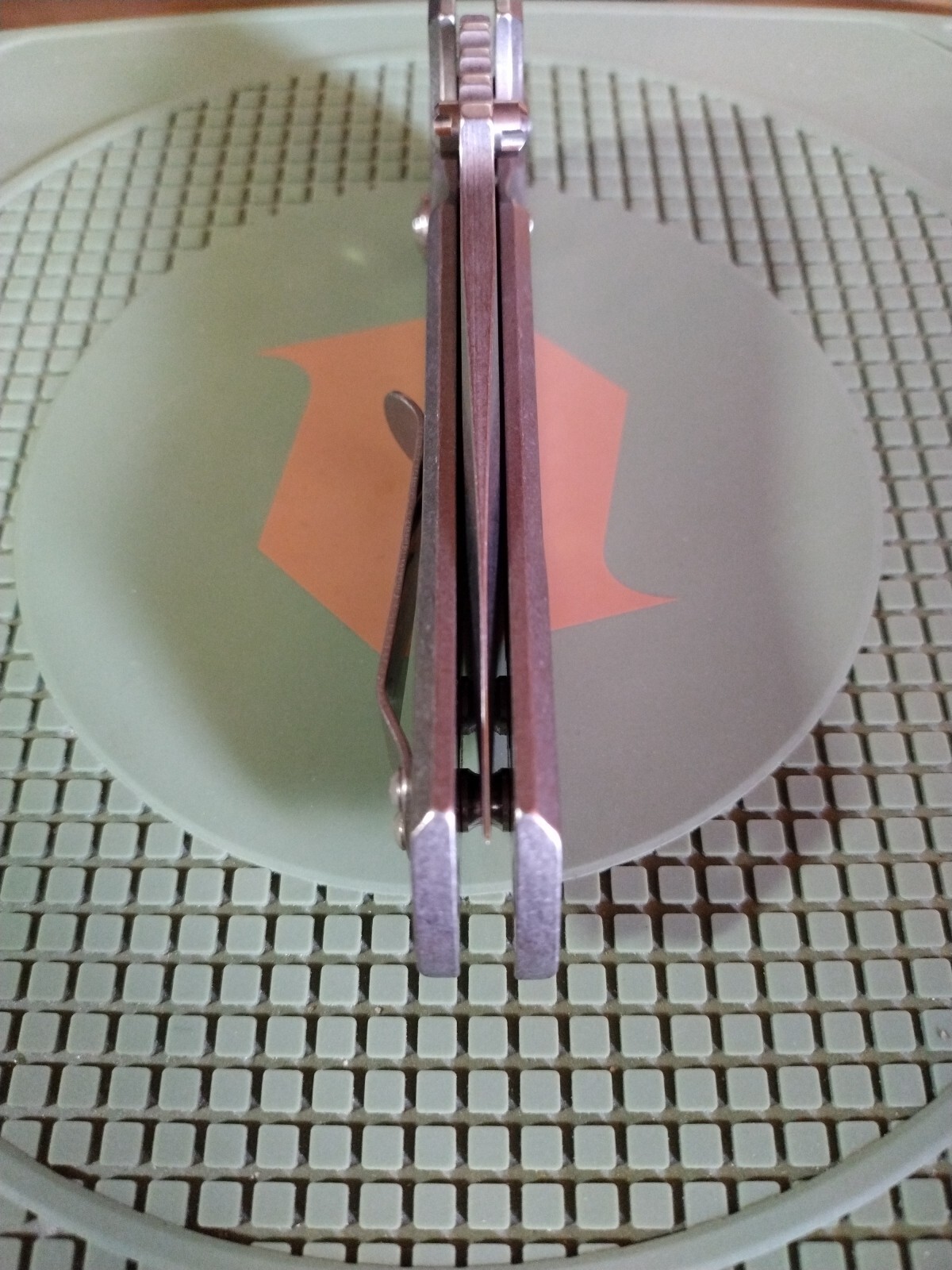 Les George Knives VECP Button Lock/Morph Scale Pattern/Magnacut Blade ...