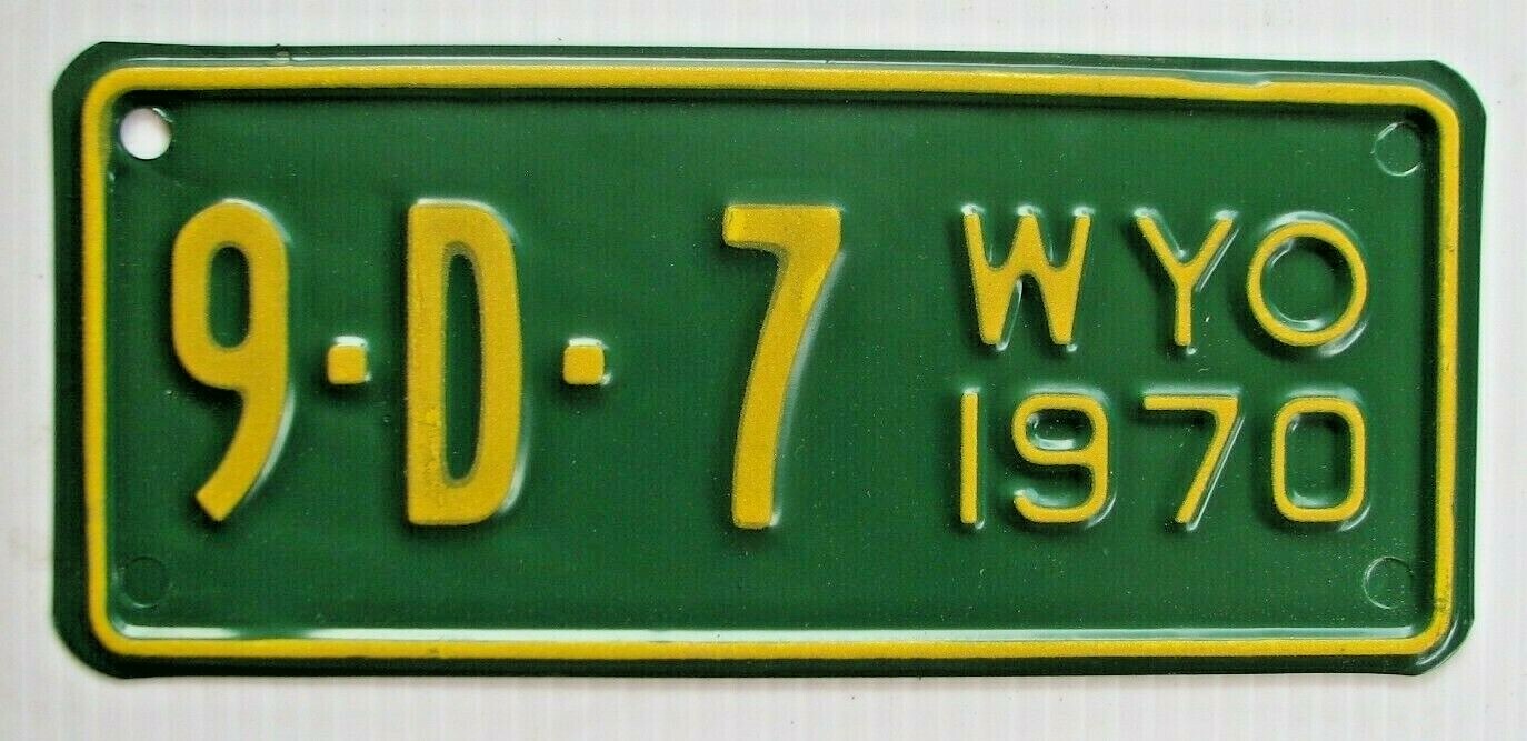 MINT 1970 WYOMING MOTORCYCLE CYCLE DLR LICENSE PLATE " 9 D 7 " WY 70 ...