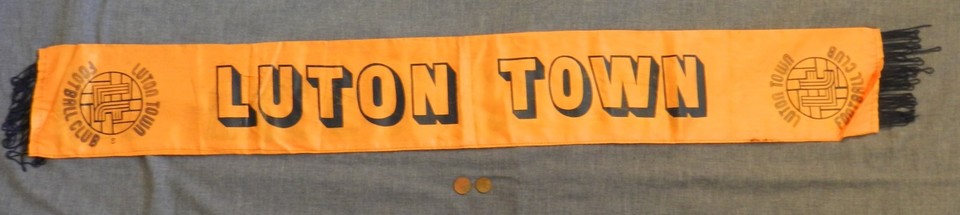 A VINTAGE 1970/1980s SILK FOOTBALL SCARF, LUTON TOWN FOOTBALL CLUB. | eBay