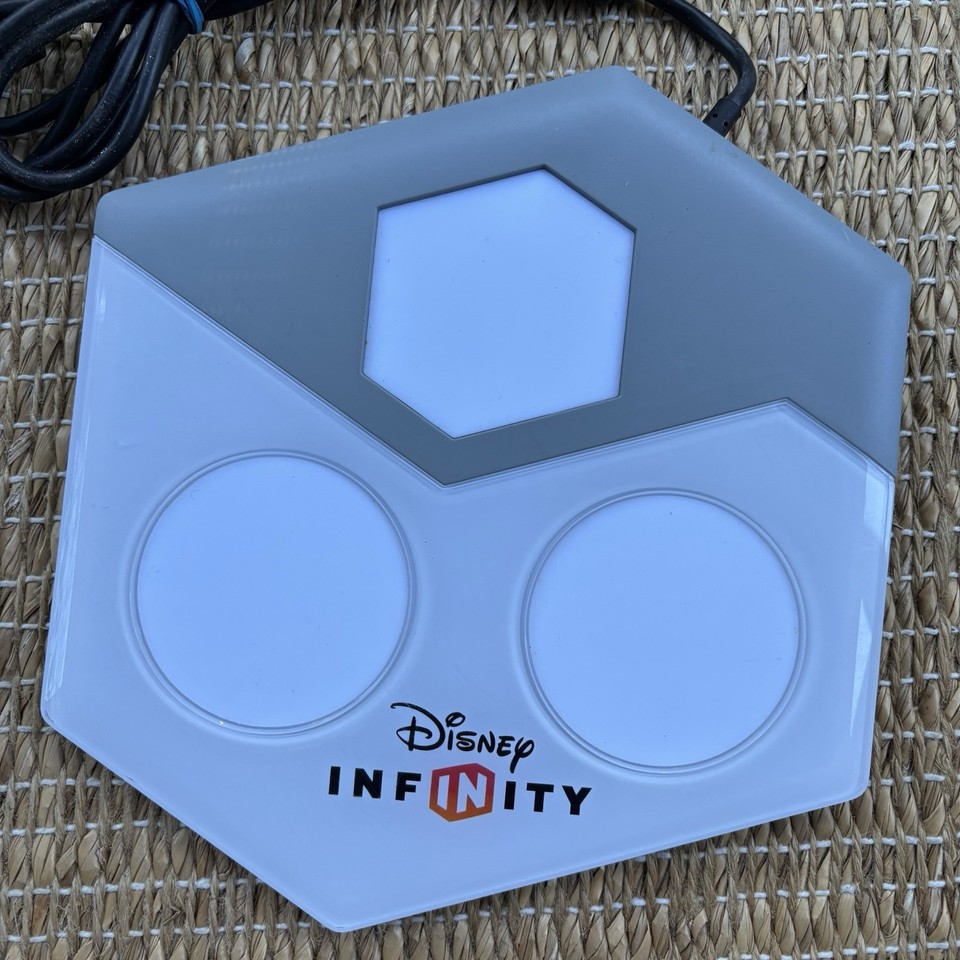 Disney Infinity Xbox One Portal Base Pad Model #8037059 with Games ...