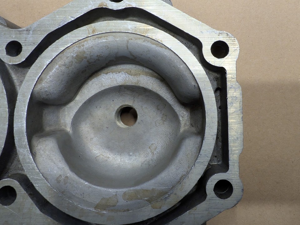 New 1974-1976 135hp Crossflow V4 Cylinder Head Port 319942 Evinrude ...