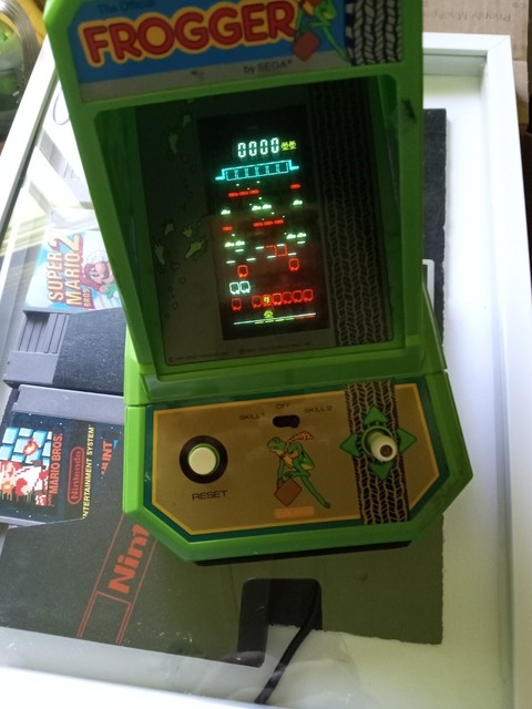 Frogger Vintage 1982 Mini Table Top Arcade Handheld Video Game Sega ...