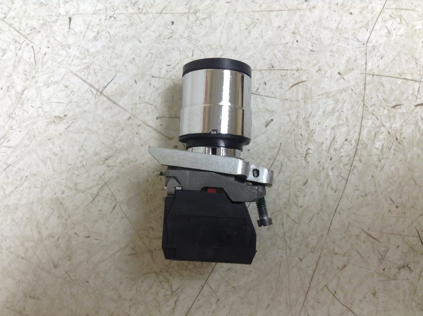 Telemecanique Schneider ZBE-102 Key Selector Switch ZBE102 (TSC) | eBay