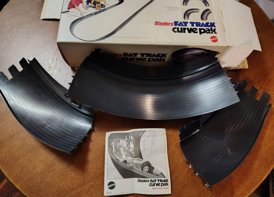 Hot Wheels Boxed Complete SIZZLERS FAT TRACK CURVE PAK x 2 + Extra Pc ...