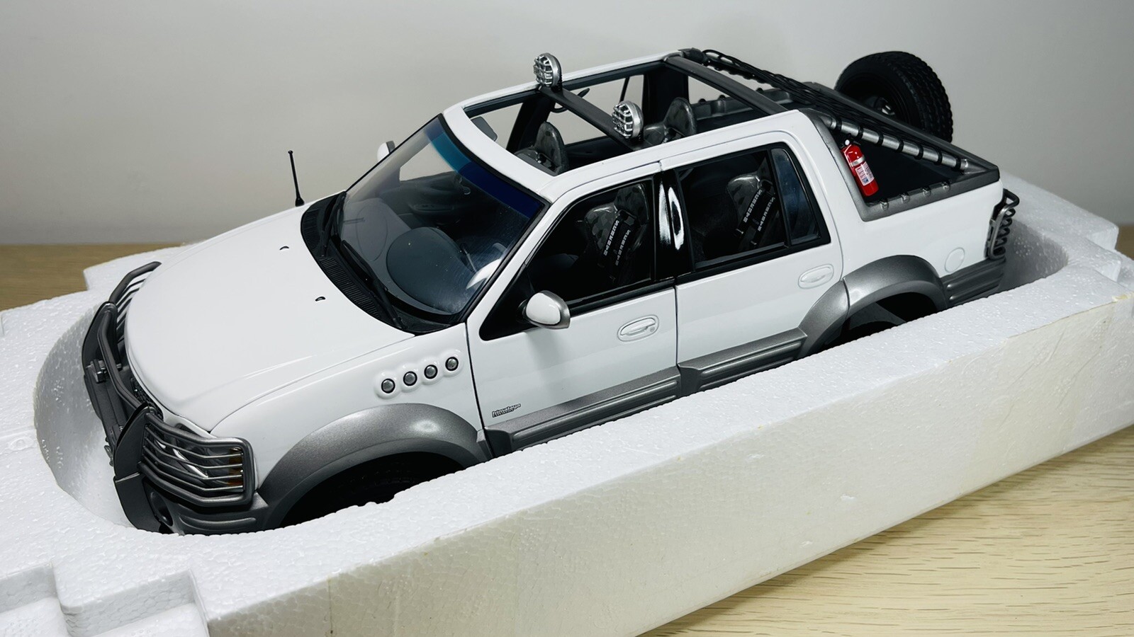 Autoart 1/18 Ford Himalaya Expedition super rare retired diecast New in ...