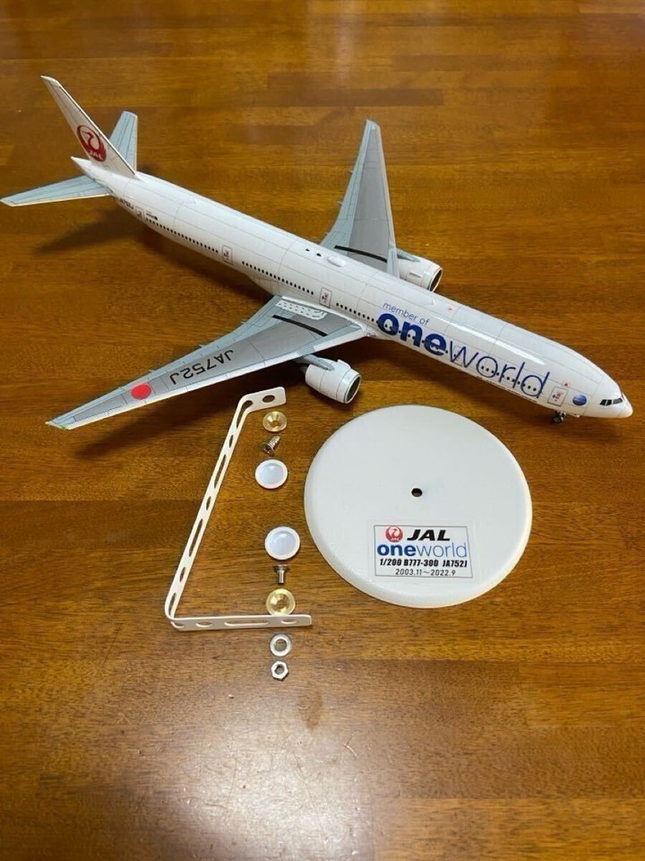 Airplane plastic el completed 1/200 Airbus B777-300 JAL one world JA752J Ver. | eBay