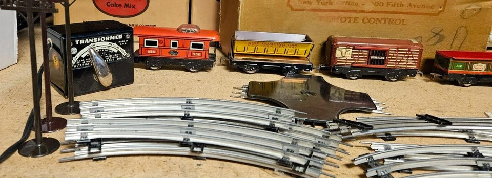 BEAUTIFUL SET OF 5 VINTAGE MARX TIN TRAINS + TRACKS TRANSFORMER AND BOX ...