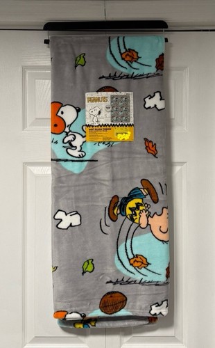 NEW Peanuts Snoopy Football Fall Autumn Throw Blanket 50”x70” Charlie ...