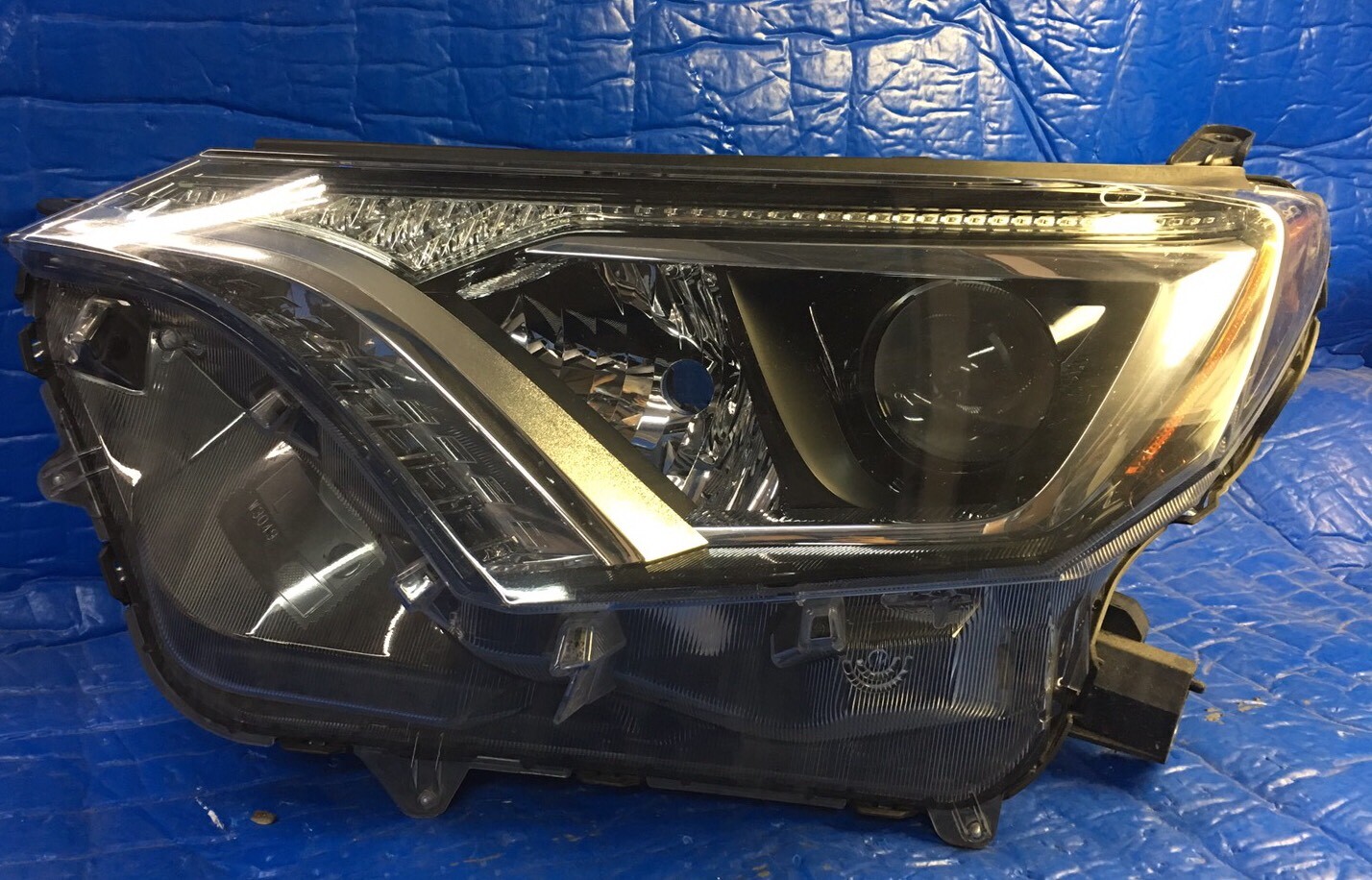 2016-2018 Toyota RAV4 halogen Headlight Left side (81170-42640) OEM ...