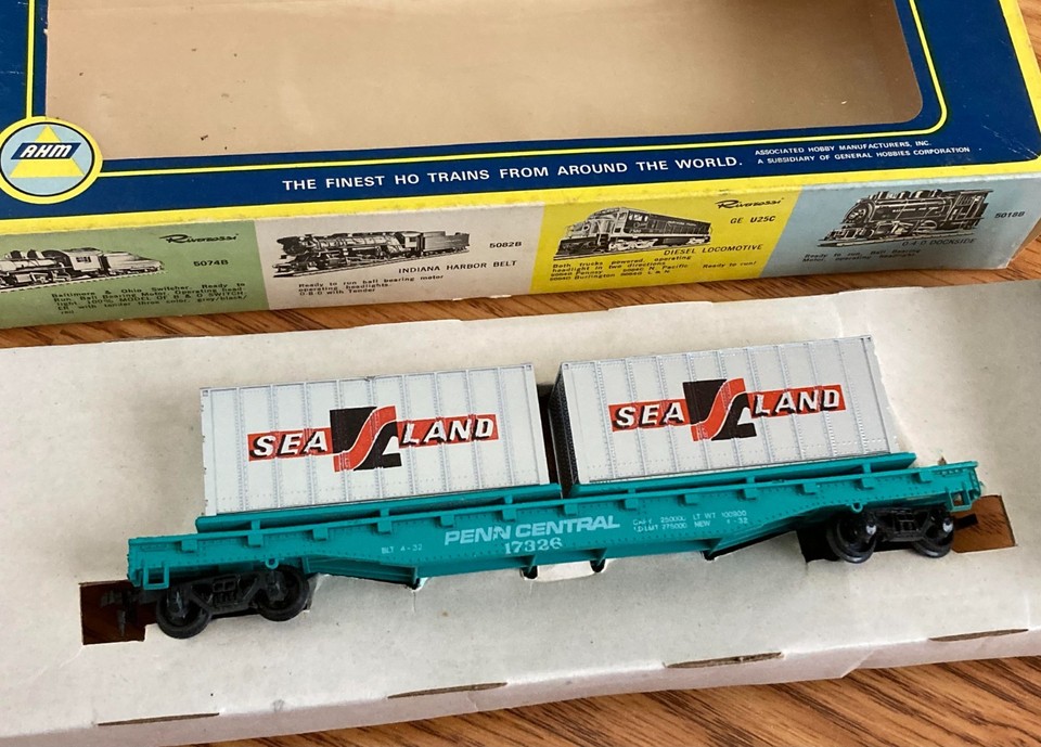 AHM HO Flat Car w/ Two SEA LAND Containers. PENN CENTRAL. NIB. | eBay